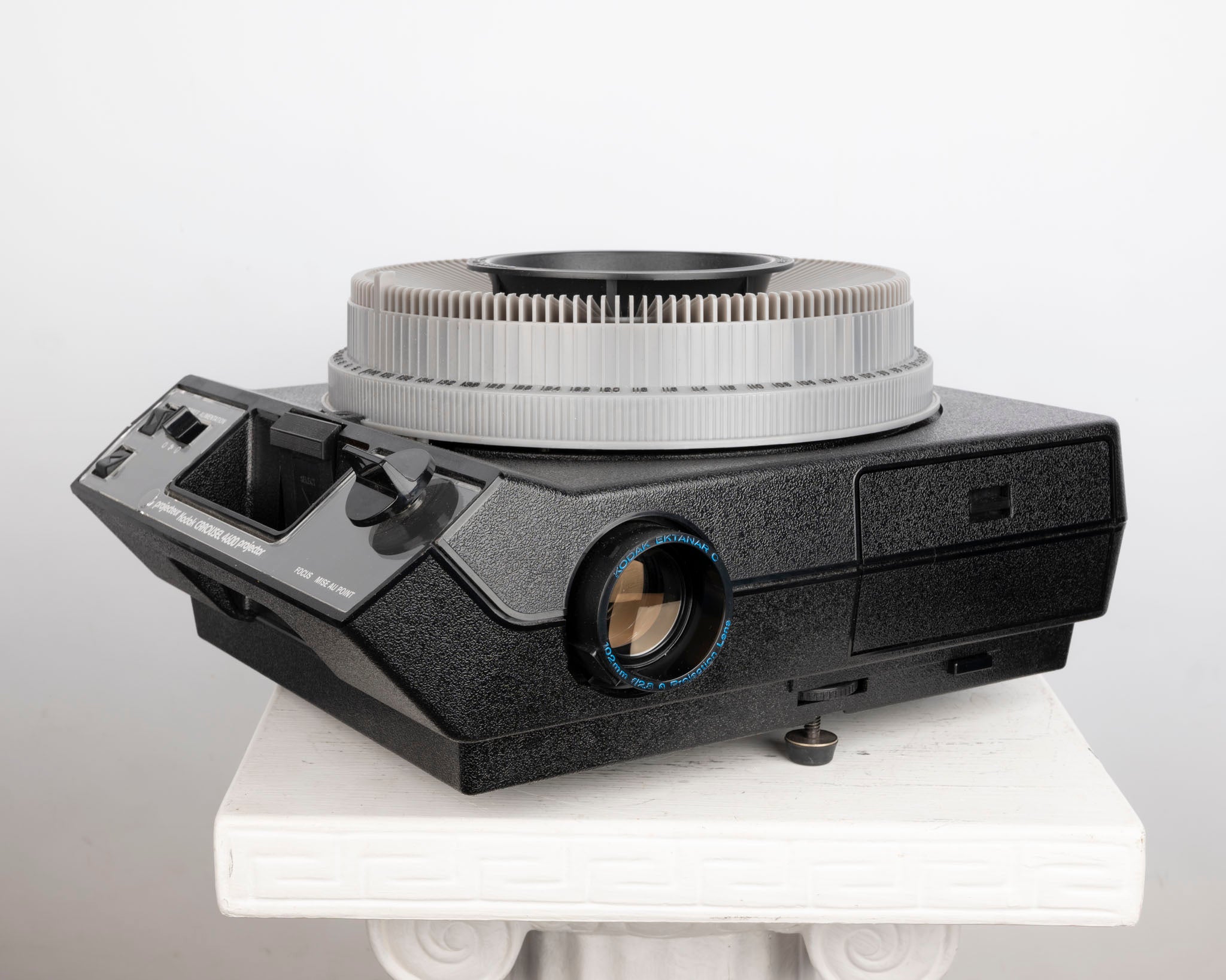Kodak Carousel 4600 35mm slide projector w/ Ektanar C 102mm f2.8 lens ...