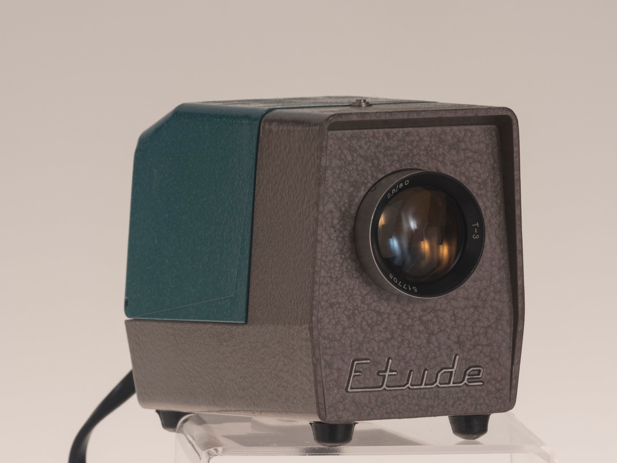 FED Etude compact 35mm slide projector – New Wave Pool