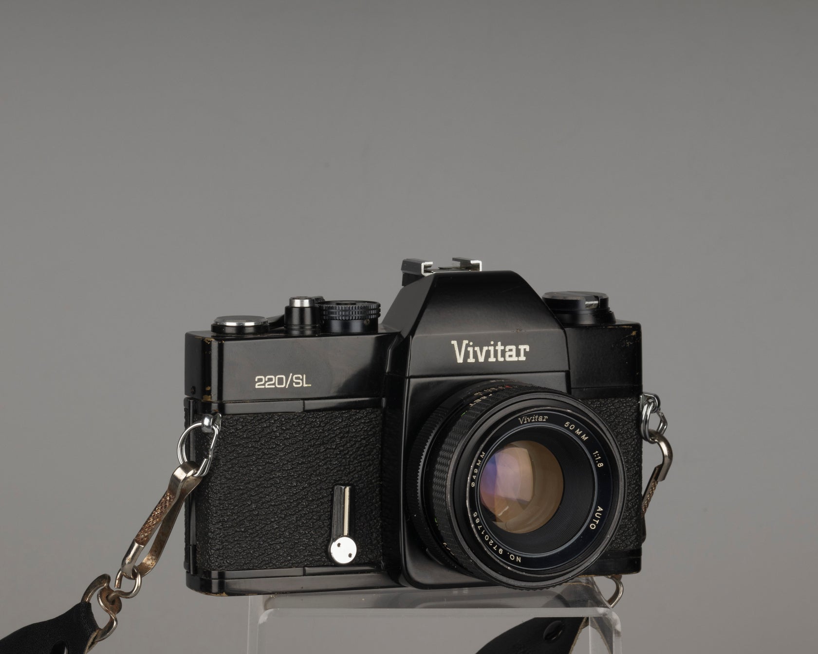 Vivitar 220/SL 35mm SLR camera with 50mm f1.8 len and ever-ready case ...